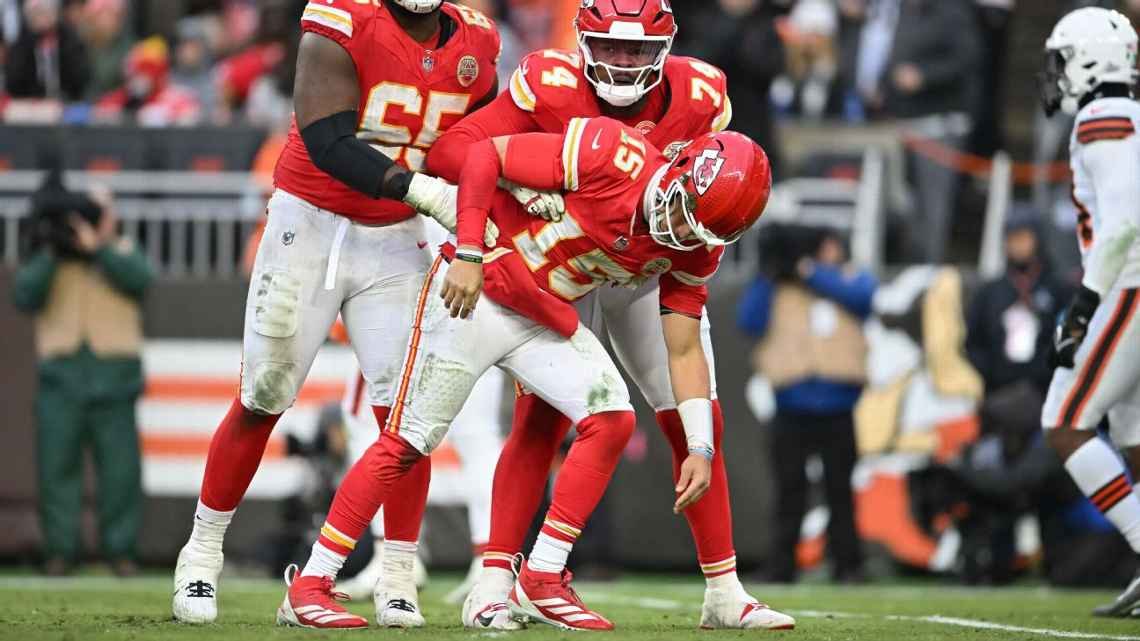Chiefs’ Patrick Mahomes Exits Game with Ankle Injury Against Browns ...